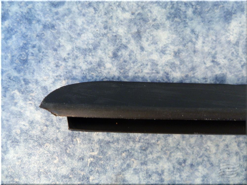 Eredeti Ford b.szélvédödiszléc mo.00-